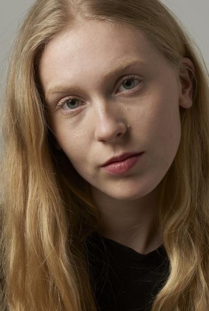 Emili Rohumaa on Morteni filmis Emilie - salapärane tüdruk rabast ...